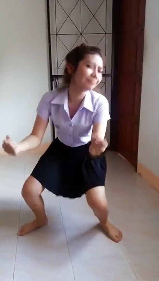 Beautiful Thai Girls Dancing Telegraph