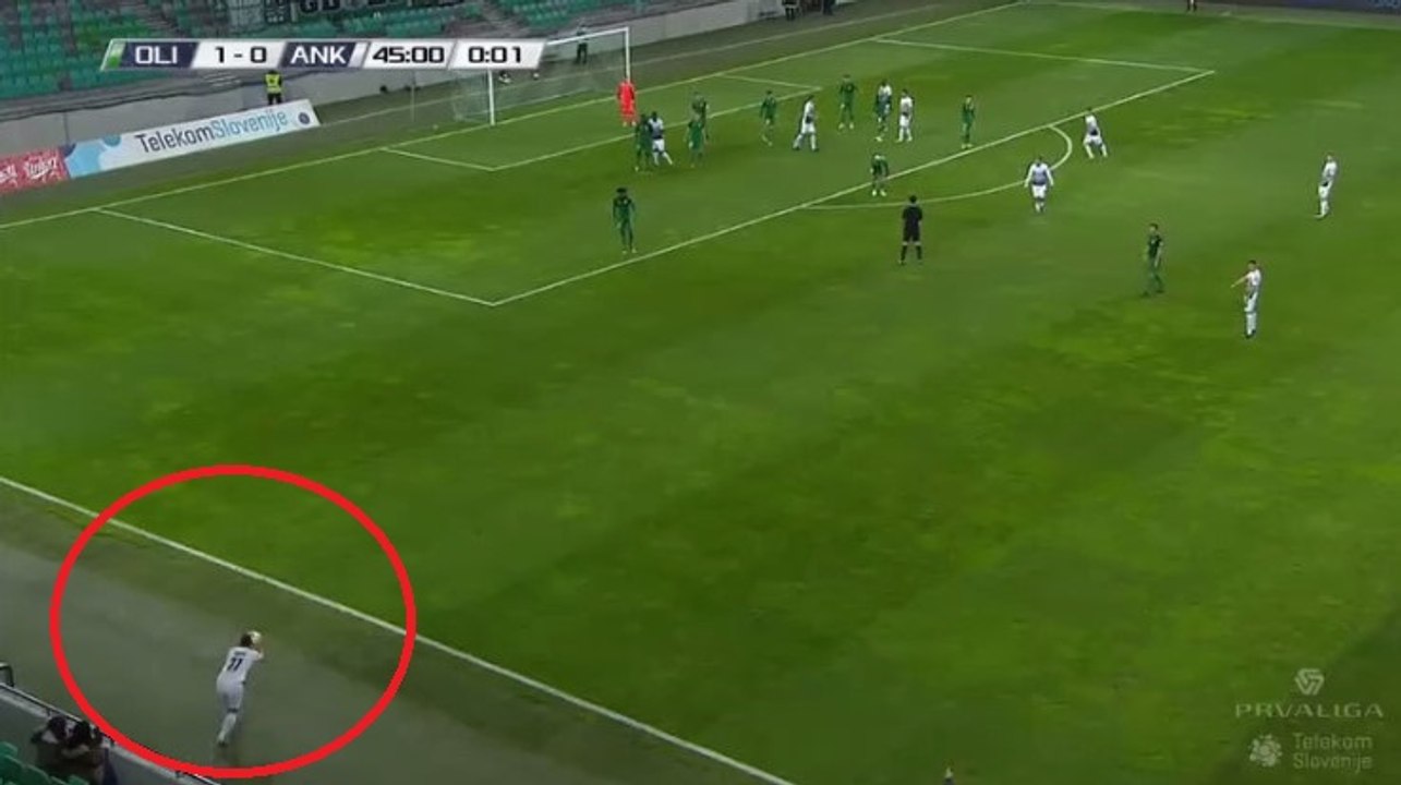 Interesting throw-in technique in the Slovenian 1st division Tim Vodeb ...
