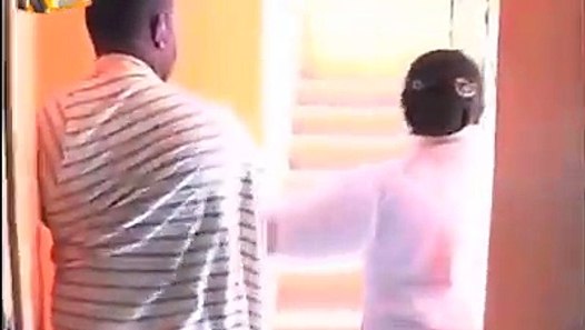 Cette Femme Retrouve Son Mari Infidèle Dans Un Hôtel Avec Une Autre