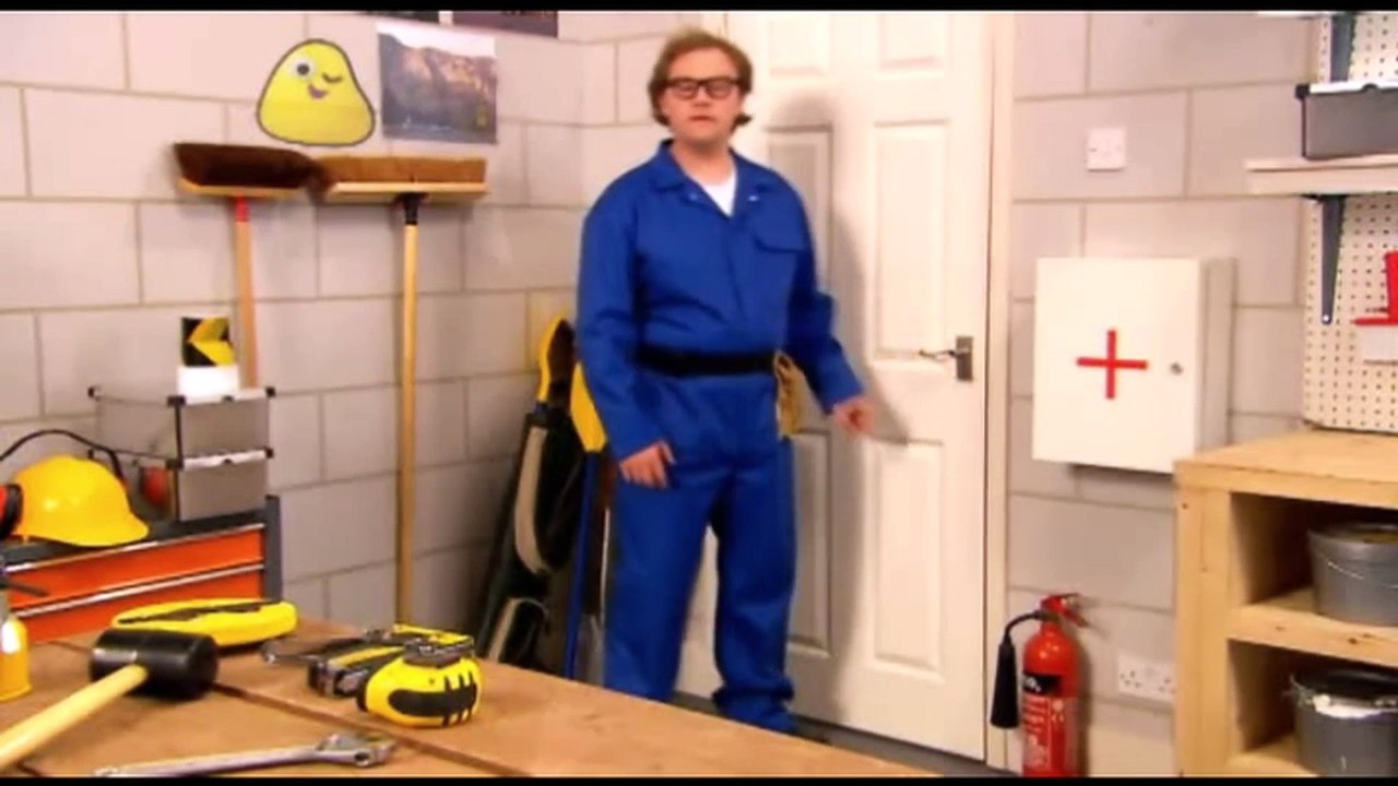 Gigglebiz DIY Dan tackles problem doors with predictable results ...