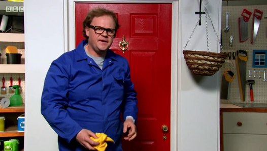 Gigglebiz DIY Dan demonstrates how to liven up a boring front door ...