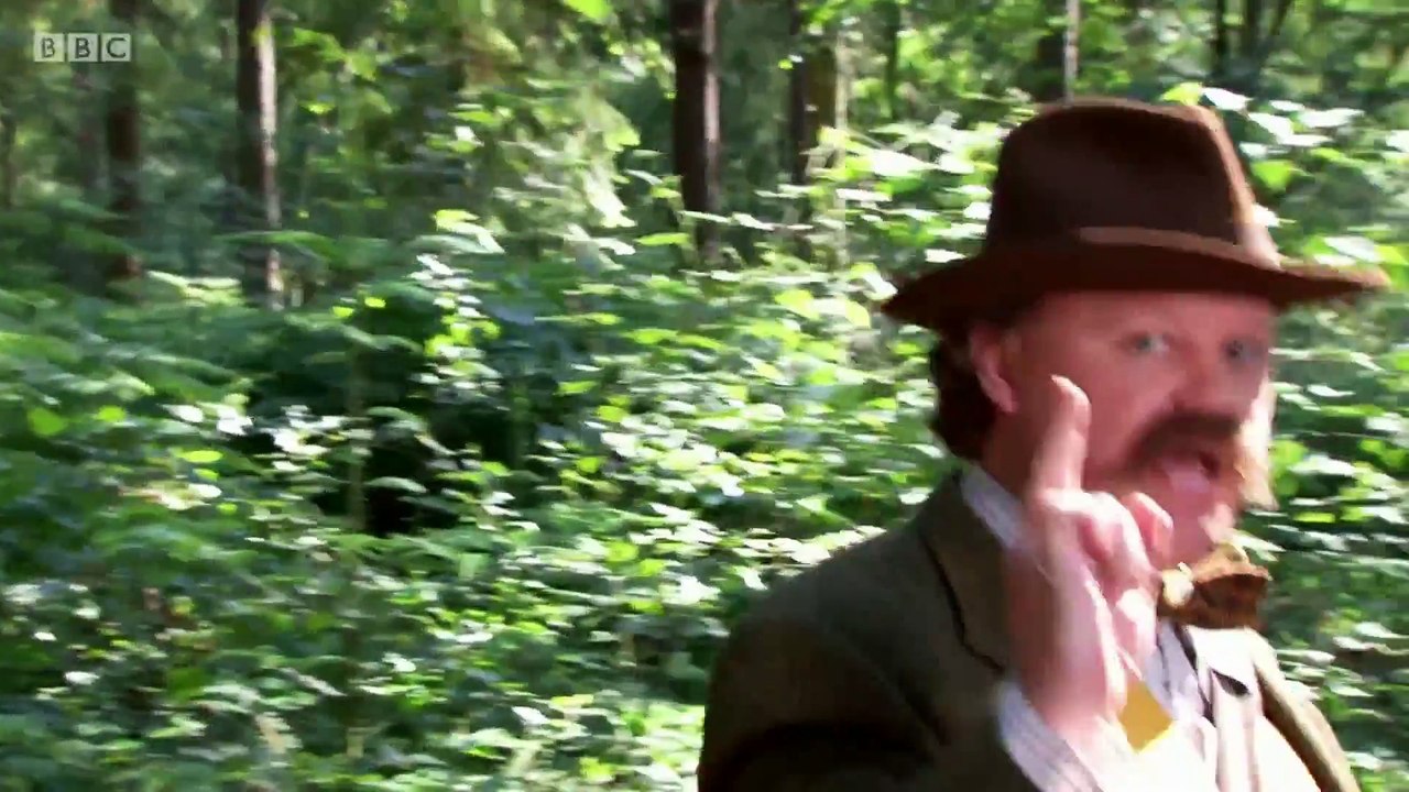 Gigglebiz Rapids Johnson tries to get a photo of the rare Mexican hat ...