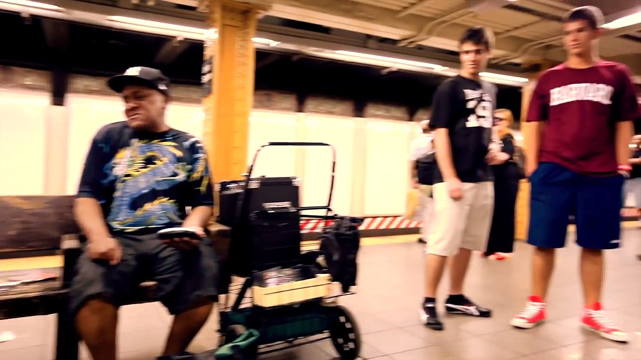 Pretty girls love Danny Small (best singer in NYC subway) - video ...