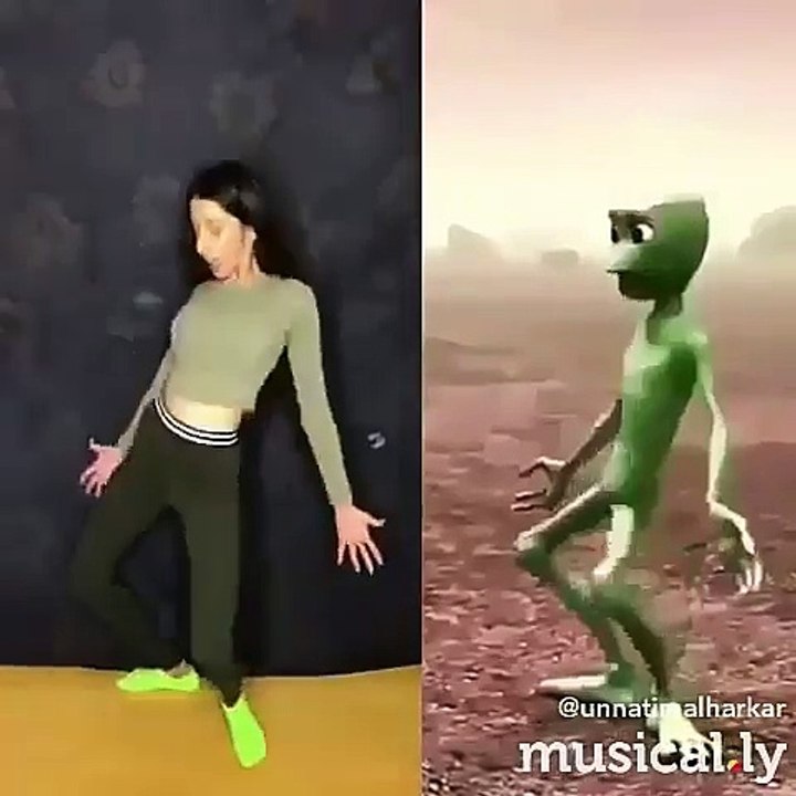 Green Alien dancing with a girl - video Dailymotion