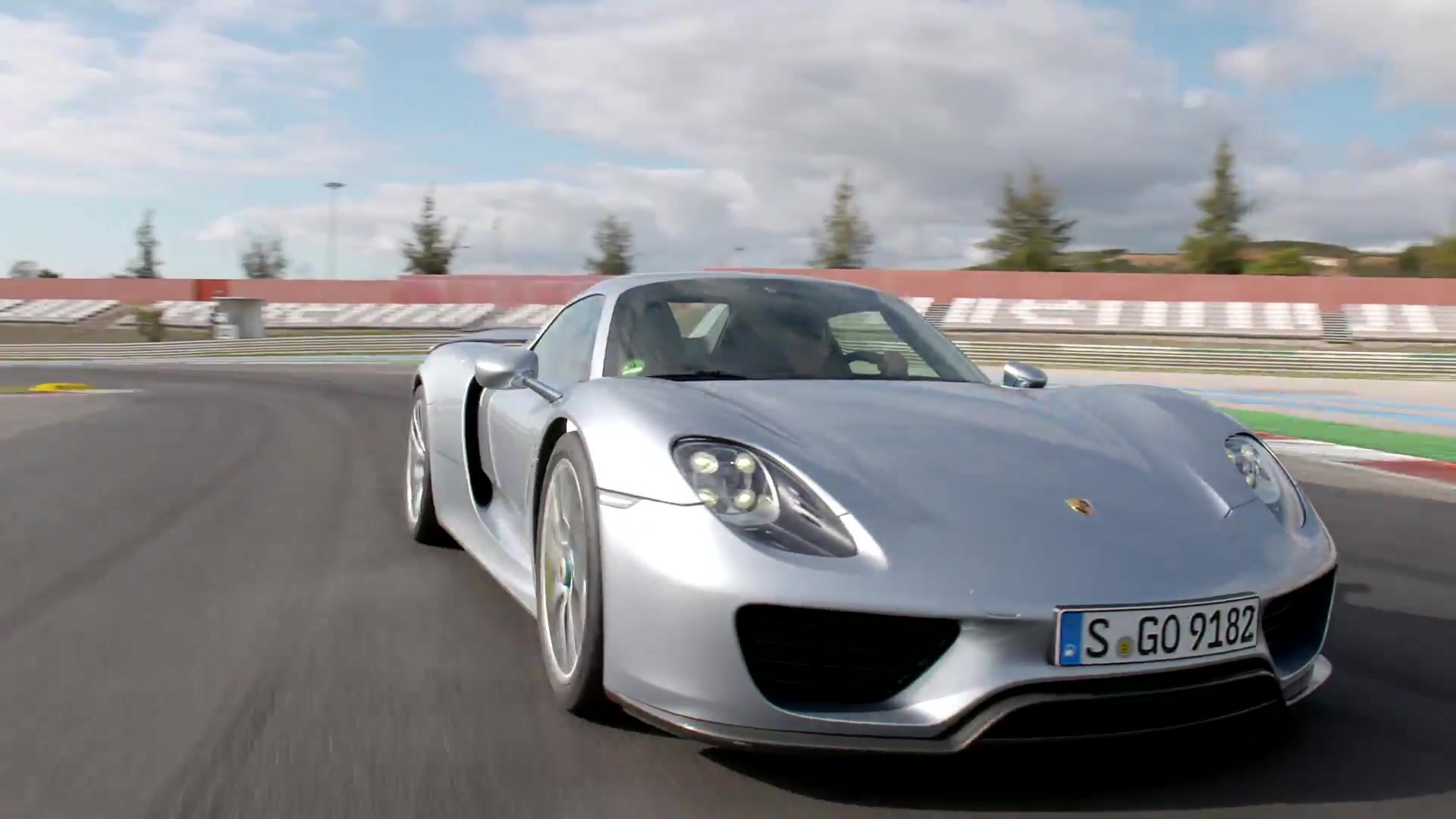 Porsche 918 Spyder Liquid Chrome