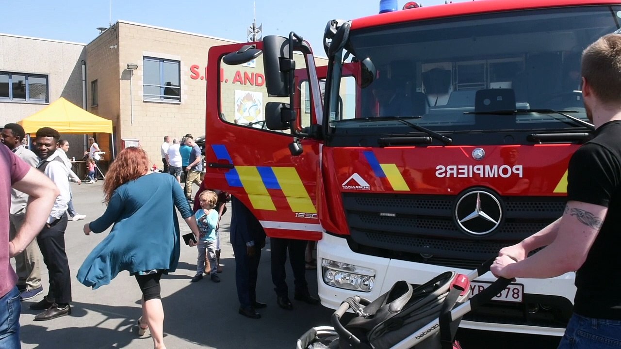 Portes ouvertes chez les pompiers d' Andenne - Vidéo Dailymotion