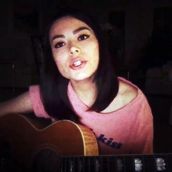 Miranda Cosgrove-30 Mai 2018-Trying to learn how to play one of my ...