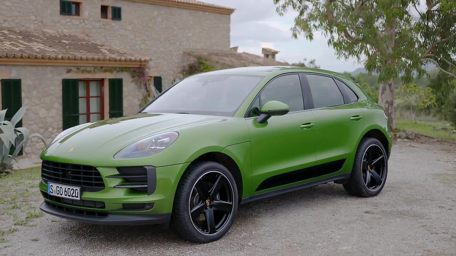 Porsche Macan Green