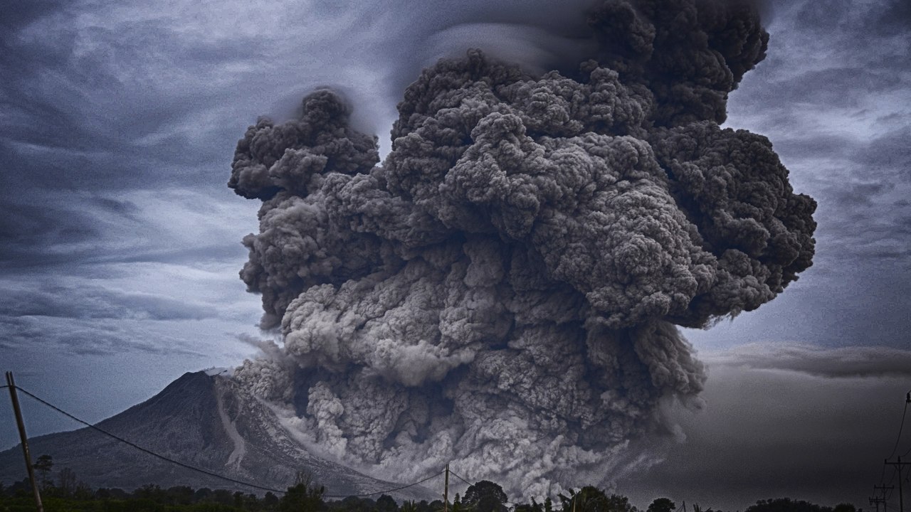 Top 10 Most Dangerous Volcanic Eruptions Caught on Camera - video ...