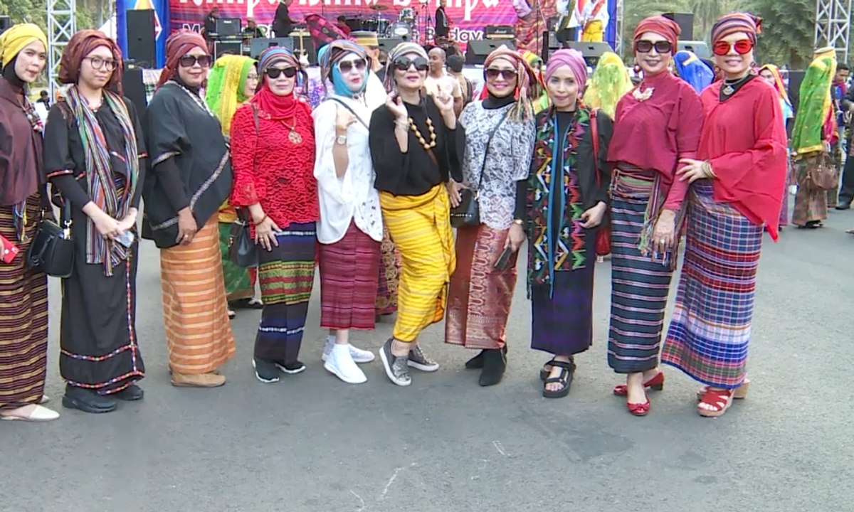 Rimpu, Kain Tenun yang Jadi Ciri Khas Daerah Bima-Dompu - Video Dailymotion