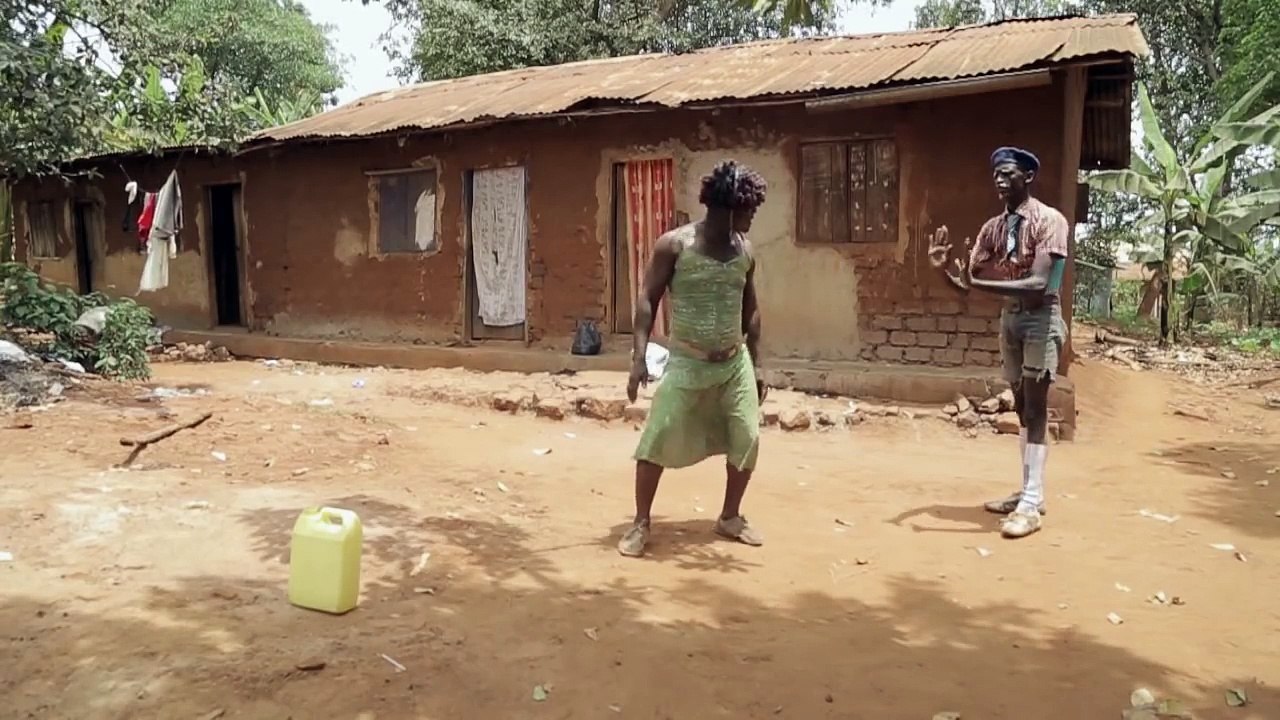 Comedians dancing to MARIAROZA by EDDY KENZO - Vídeo Dailymotion