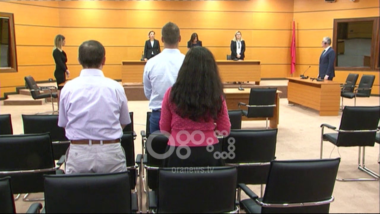 Ora News - Shkarkohet dhe gjyqtari i Gjykates se Larte, Artan Broci ...