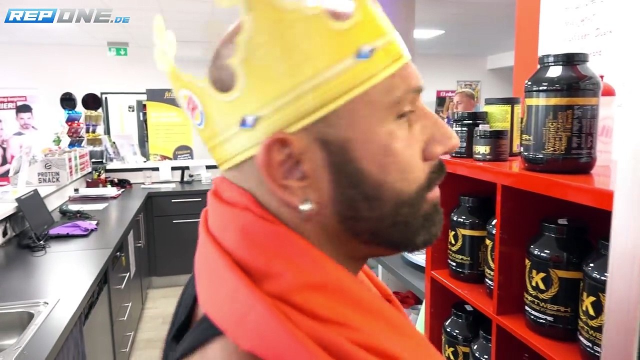 Steve randaliert im Clever FIT Wesel - video Dailymotion