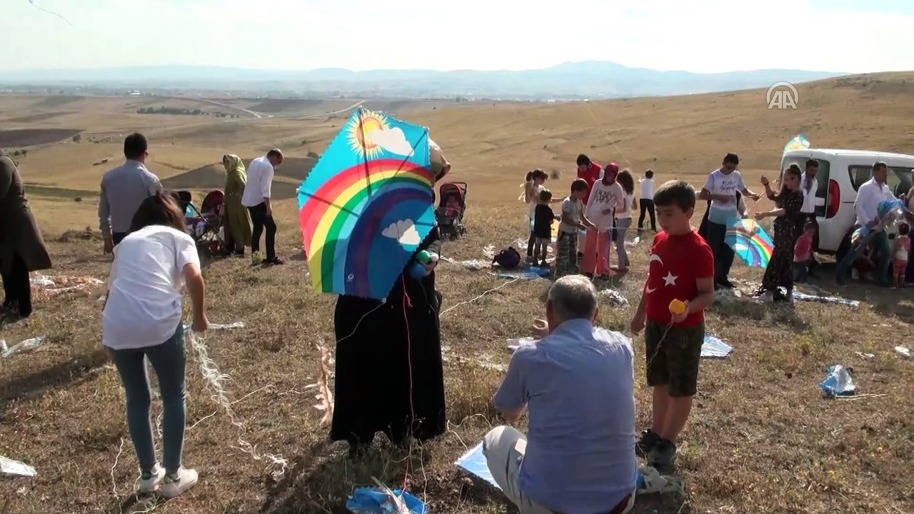 Çubuk semaları uçurtmalarla renklendi - ANKARA - Dailymotion Video