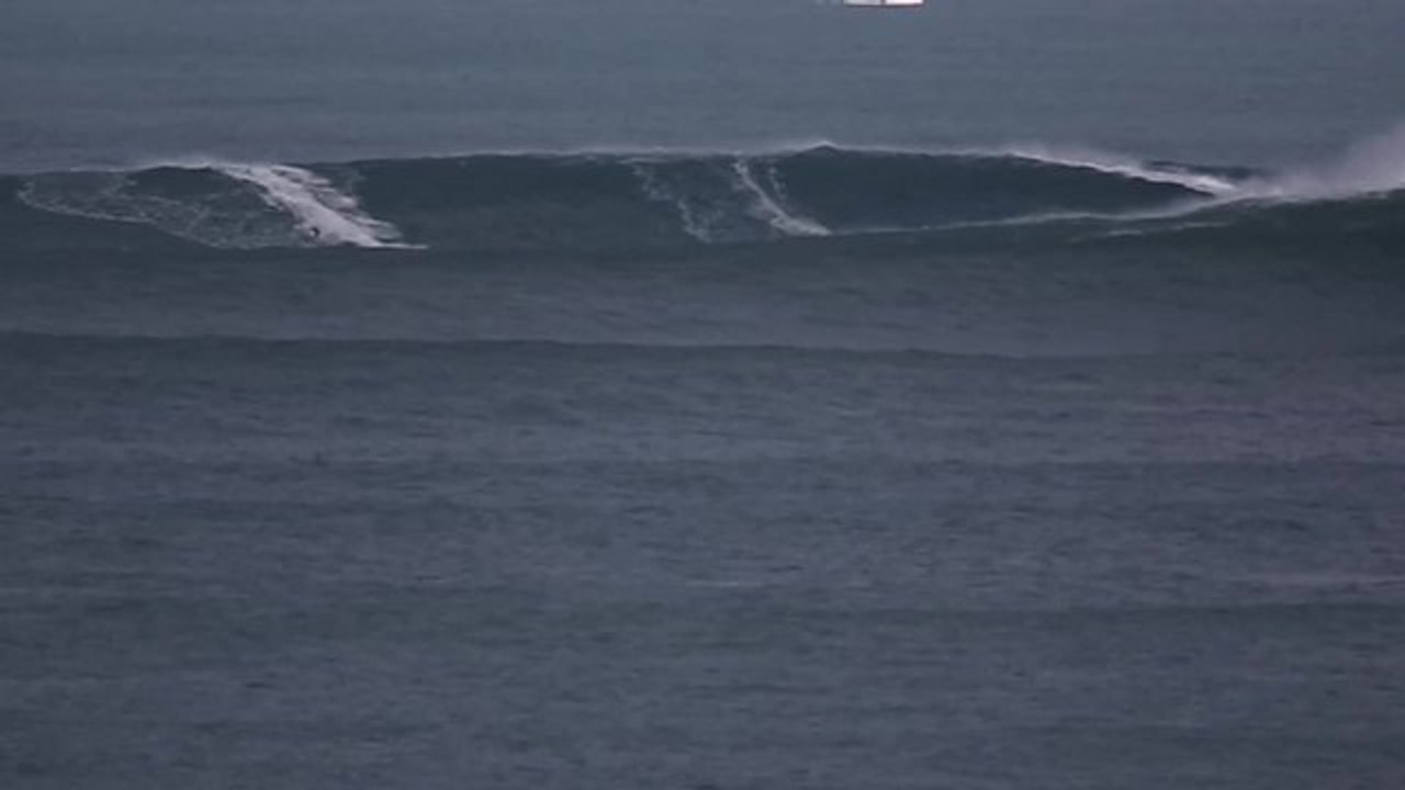 Adrénaline - Surf : Women's XXL Biggest Wave Record Contender- Justine ...