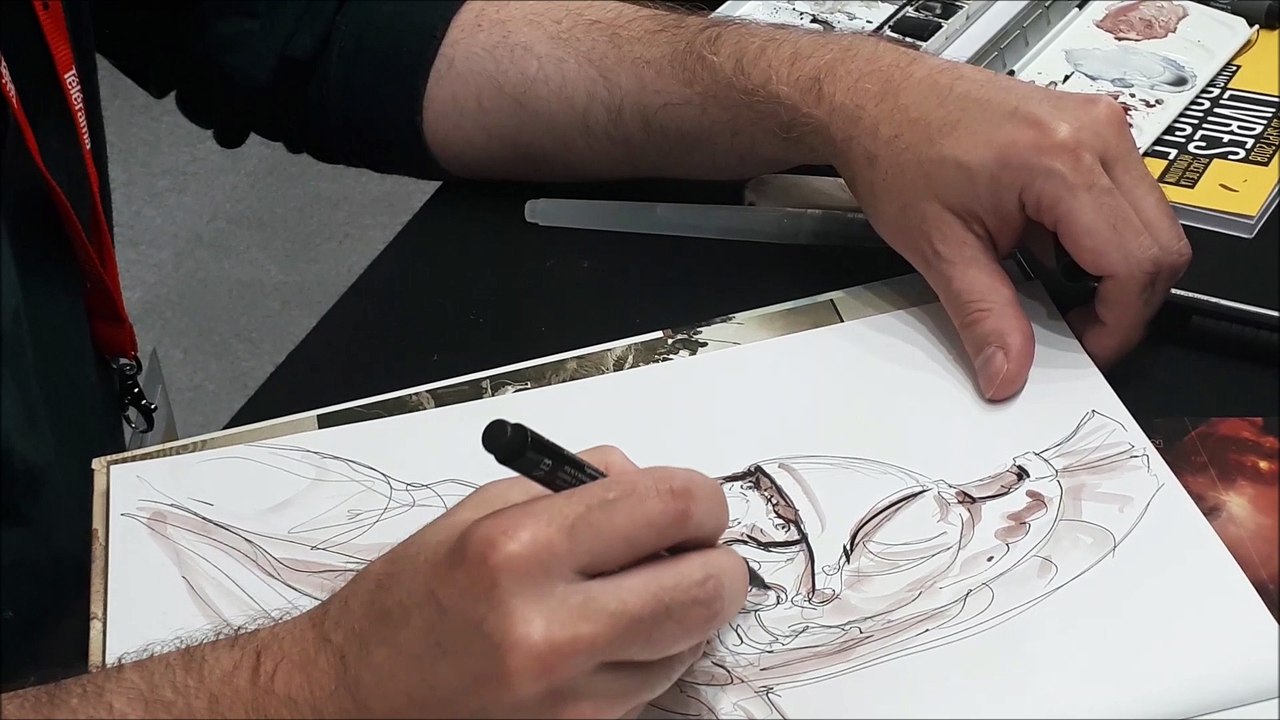 Alain Brion, auteur d' "Excalibur-chroniques", dédicace une de ses BD ...