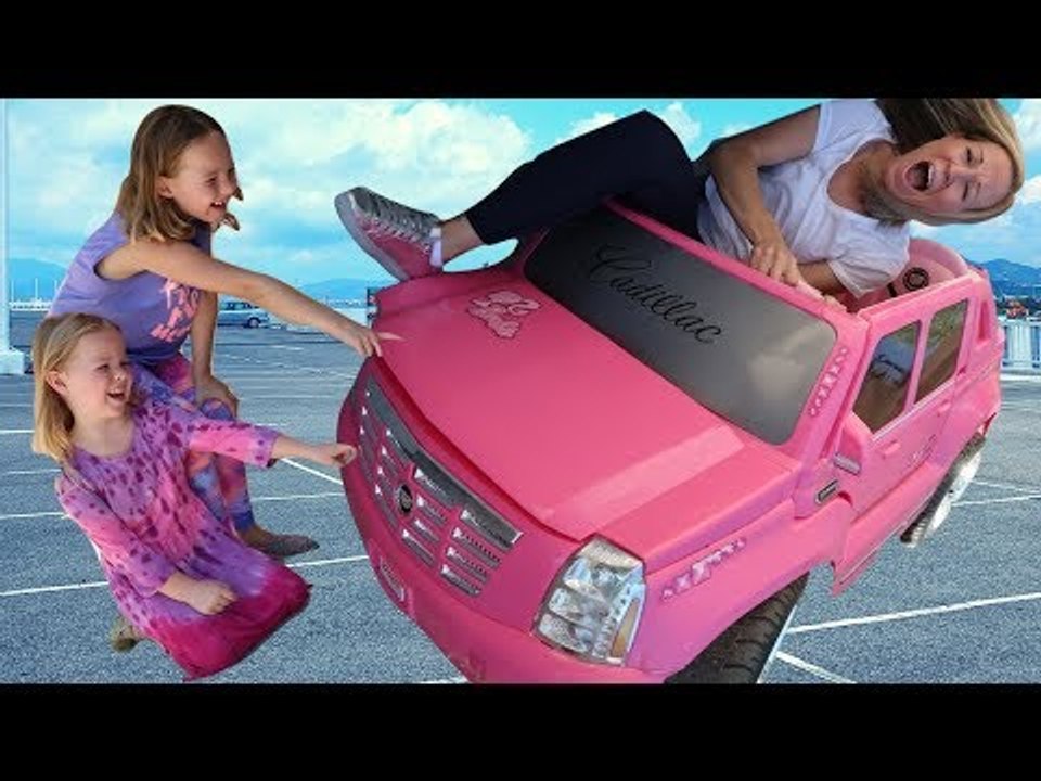 Addy & Maya Run from the Crazy Car Store - video Dailymotion