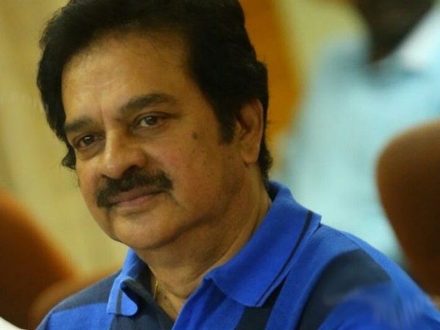 Actor Devan's Interview in Reporter Channel: Writer Saradakutty criticize Actor - Malayalam Oneindia