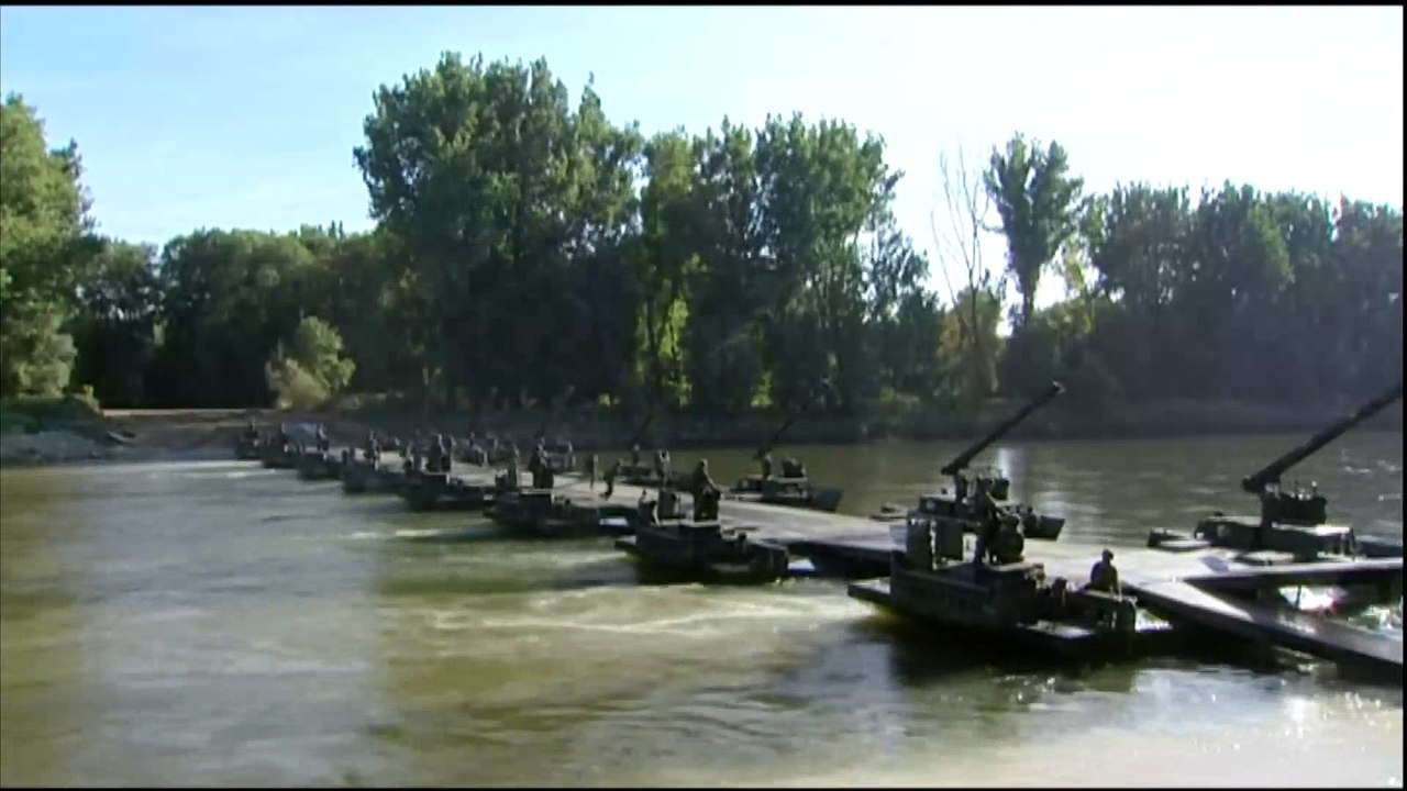 M3 Amphibious Rig … World’s greatest pontoon bridge - video Dailymotion