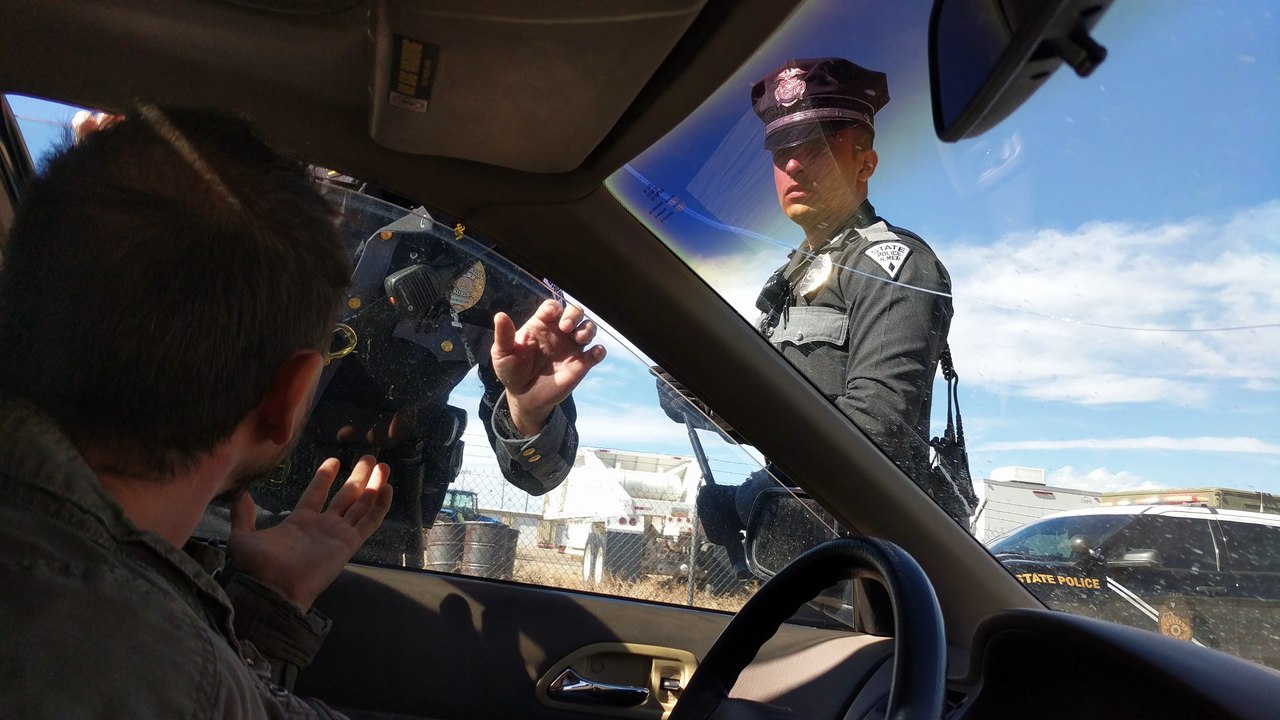 Police Break Window During Traffic Stop - video Dailymotion