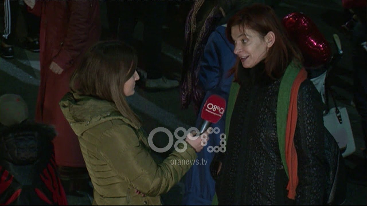 Ora News - Aktorja Ema Andrea mbështet studentët: Kjo nuk është më ...