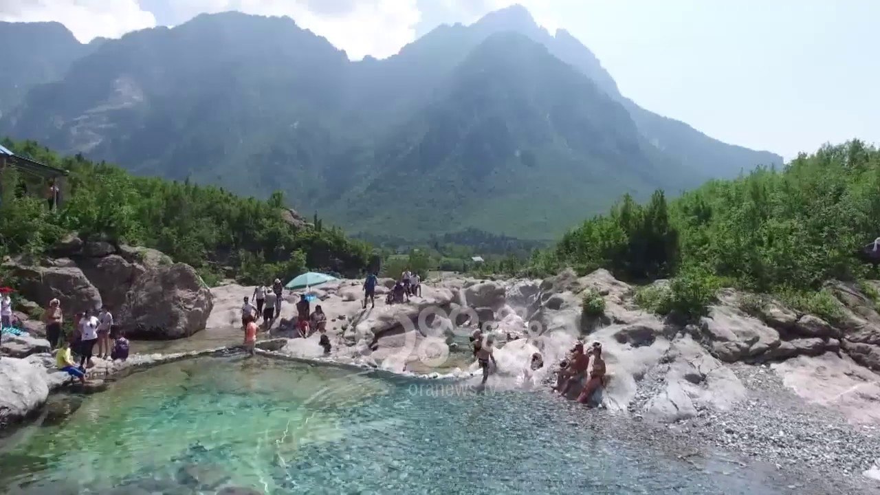 Ora News - Dhurata e fundvitit, Fatjon Plaku sjell Shqipërinë turistike ...