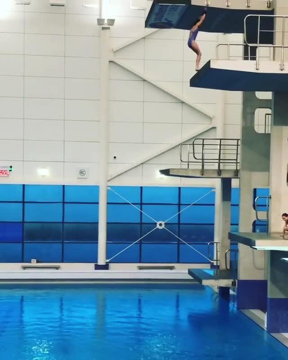 Young Athlete Does Back Tuck Dive From High Platform - video Dailymotion