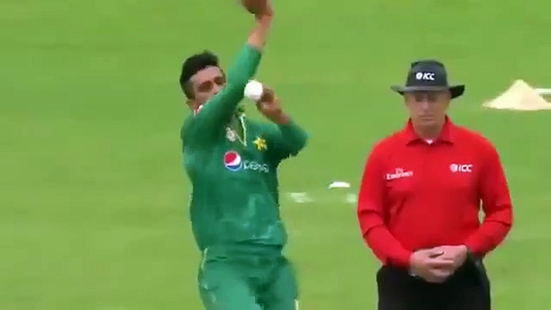 Mohammad Amir Bowling Action Despite The Injury, Mohammad Amir Bowled