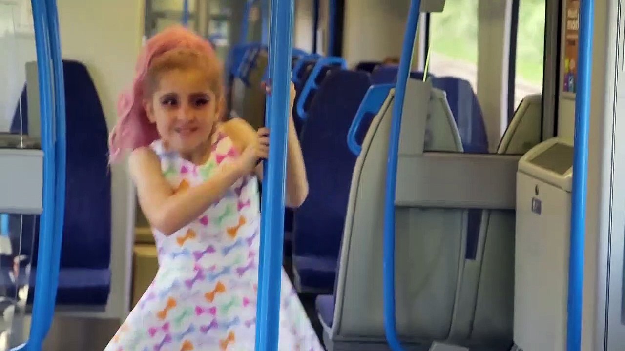 Young Drag Kid meets Courtney Act - Real Stories - Vidéo Dailymotion