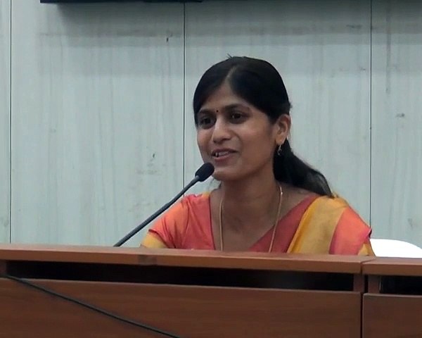 இது ஸ்பெஷல்.. ரொம்ப சந்தோஷமாக உணர்கிறேன்.. கலெக்டர் ரோகிணி கண்ணீர் ...