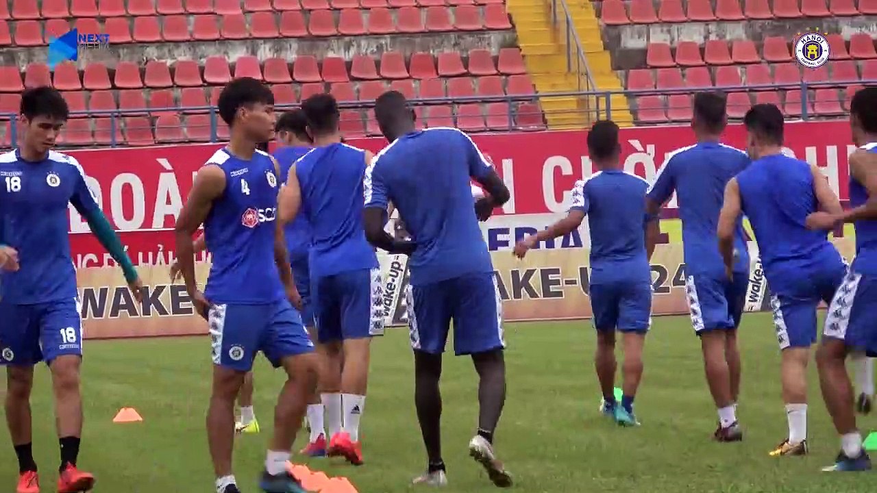 Papa Ibou Kébé tập luyện cực sung trước đại chiến Hải Phòng - Hà Nội ...