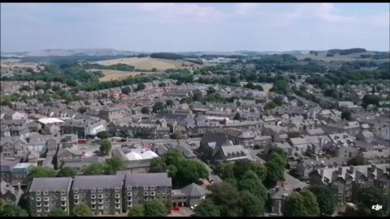 Drone footage captures stunning aerial view of Buxton - video Dailymotion