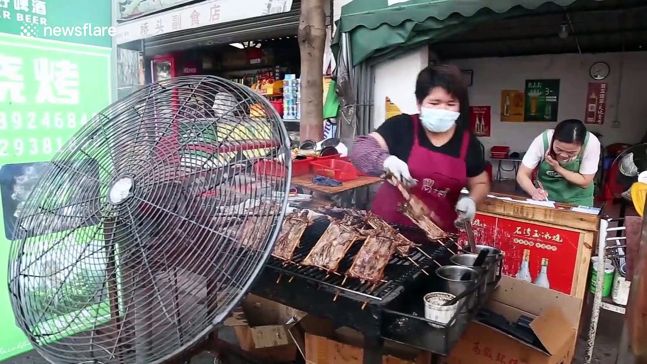 People enjoy roasted rats served in special barbecue shop in southern ...