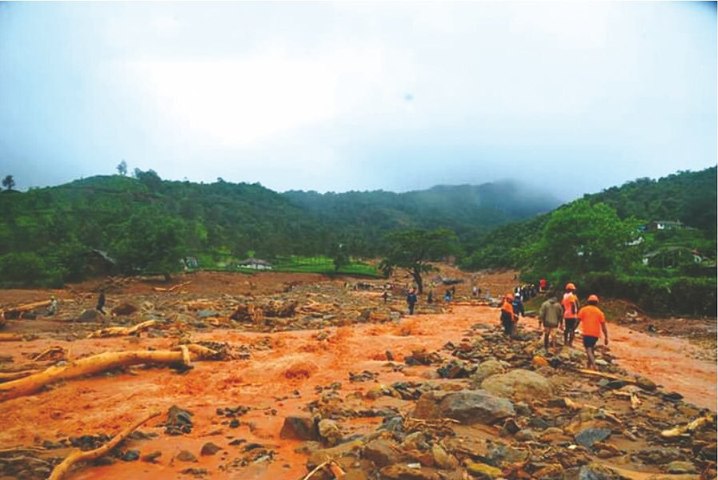 Kerala floods: Operation stuck in Kavalappara - Malayalam Oneindia