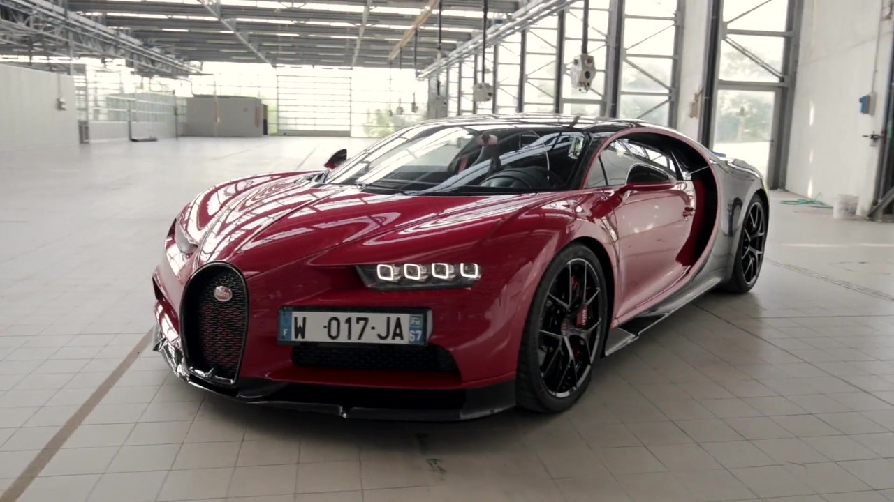 The new Bugatti Chiron Design in Bugatti Center - video Dailymotion