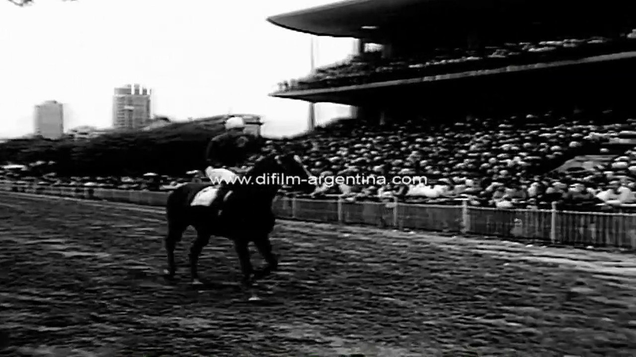 Victor Centeno gana el Clasico America - Hipodromo de Palermo 1969 ...