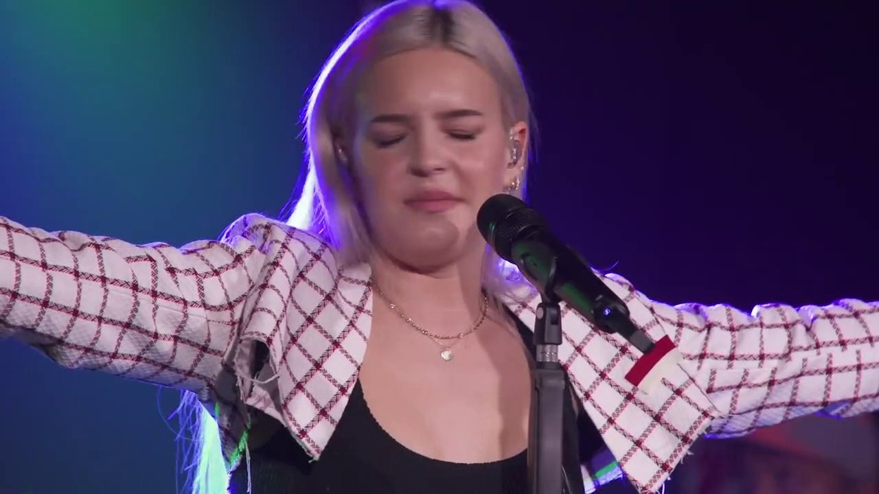 Anne-Marie - 2002 (Live At Brighton Music Hall 2018) - video Dailymotion