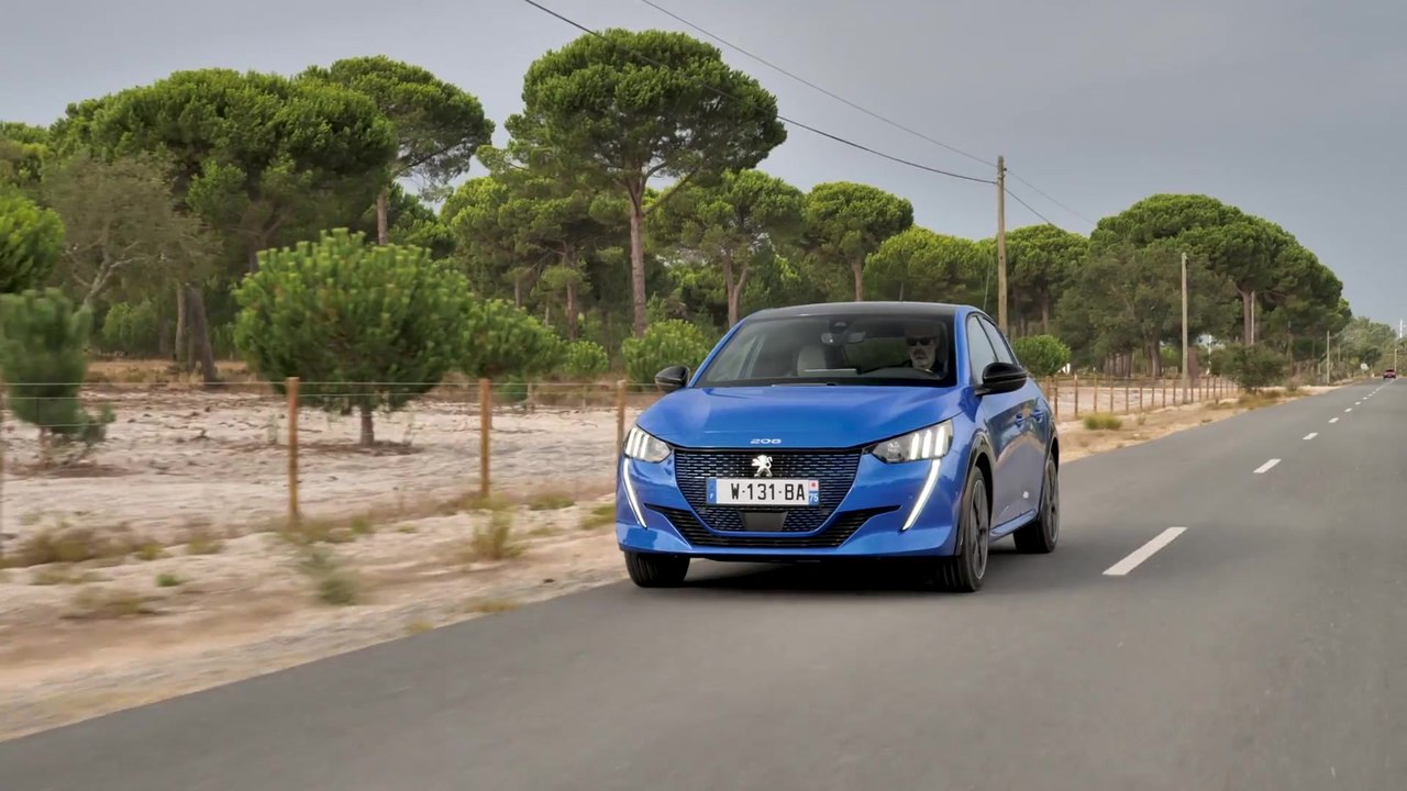 The new Peugeot e-208 GT in Vertigo Blue Driving Video - video Dailymotion
