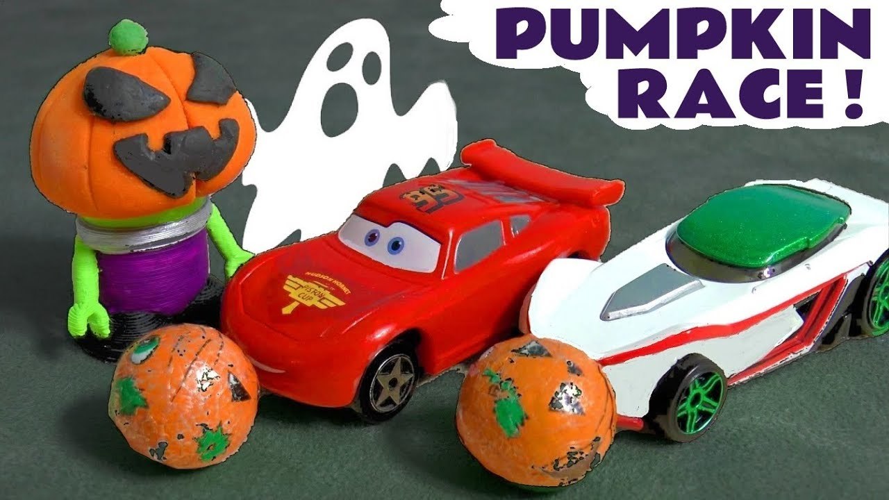 Hot Wheels Spooky Challenge Pumpkin Funlings Race with Disney Pixar ...