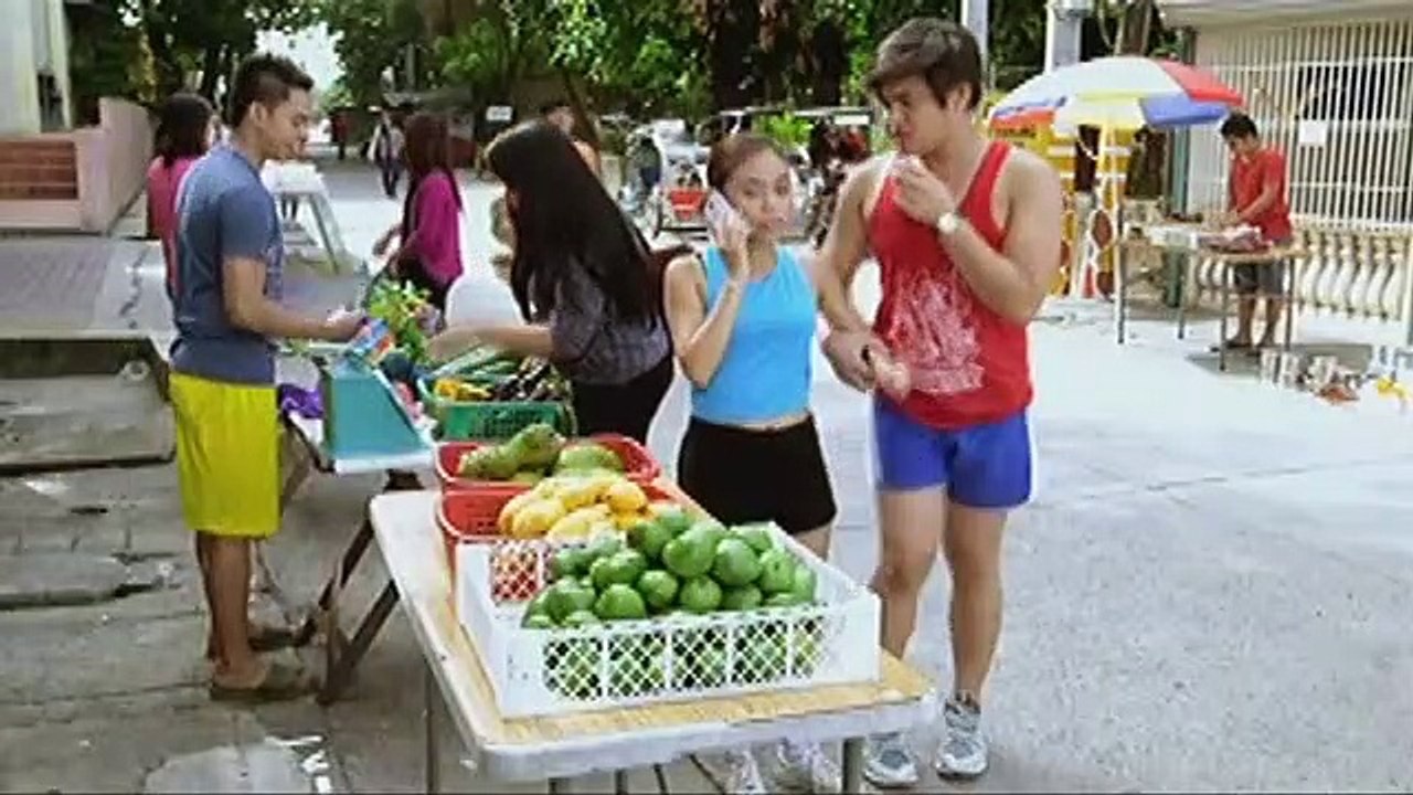 Pinang, nagtago sa gitna ng bukid nang makita si Phil - video Dailymotion