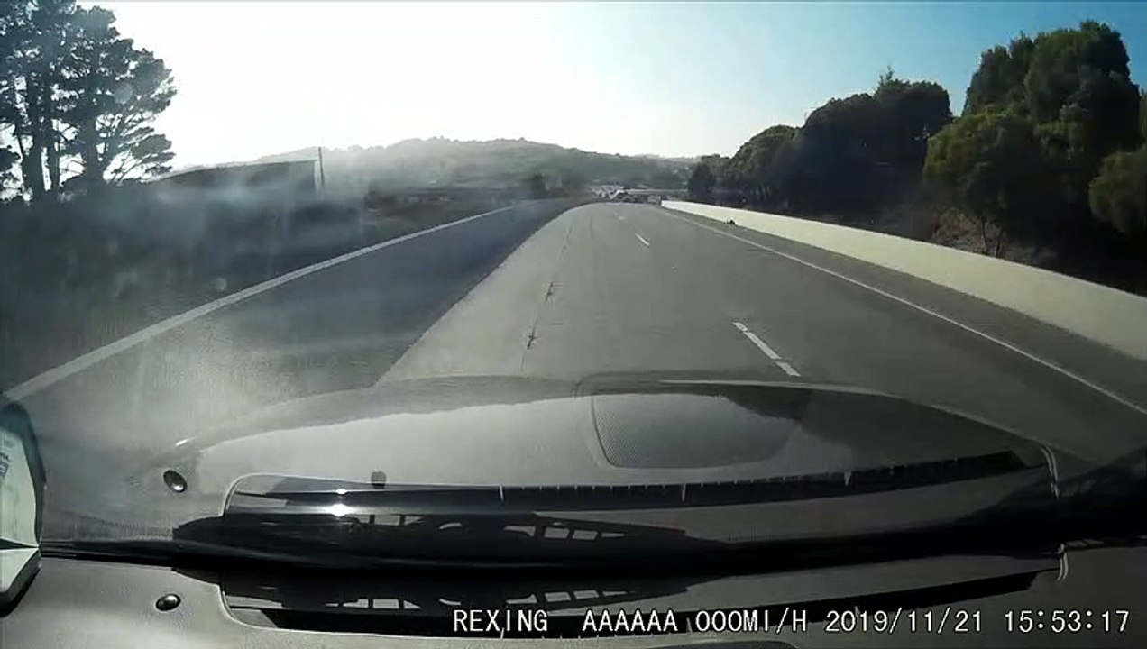 Freeway Merge Comes to Sudden Stop - video Dailymotion