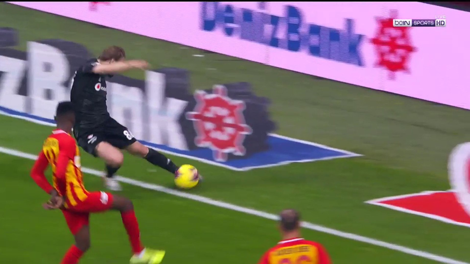 VAR Awards Besiktas Controversial Goal Against | beIN SPORTS