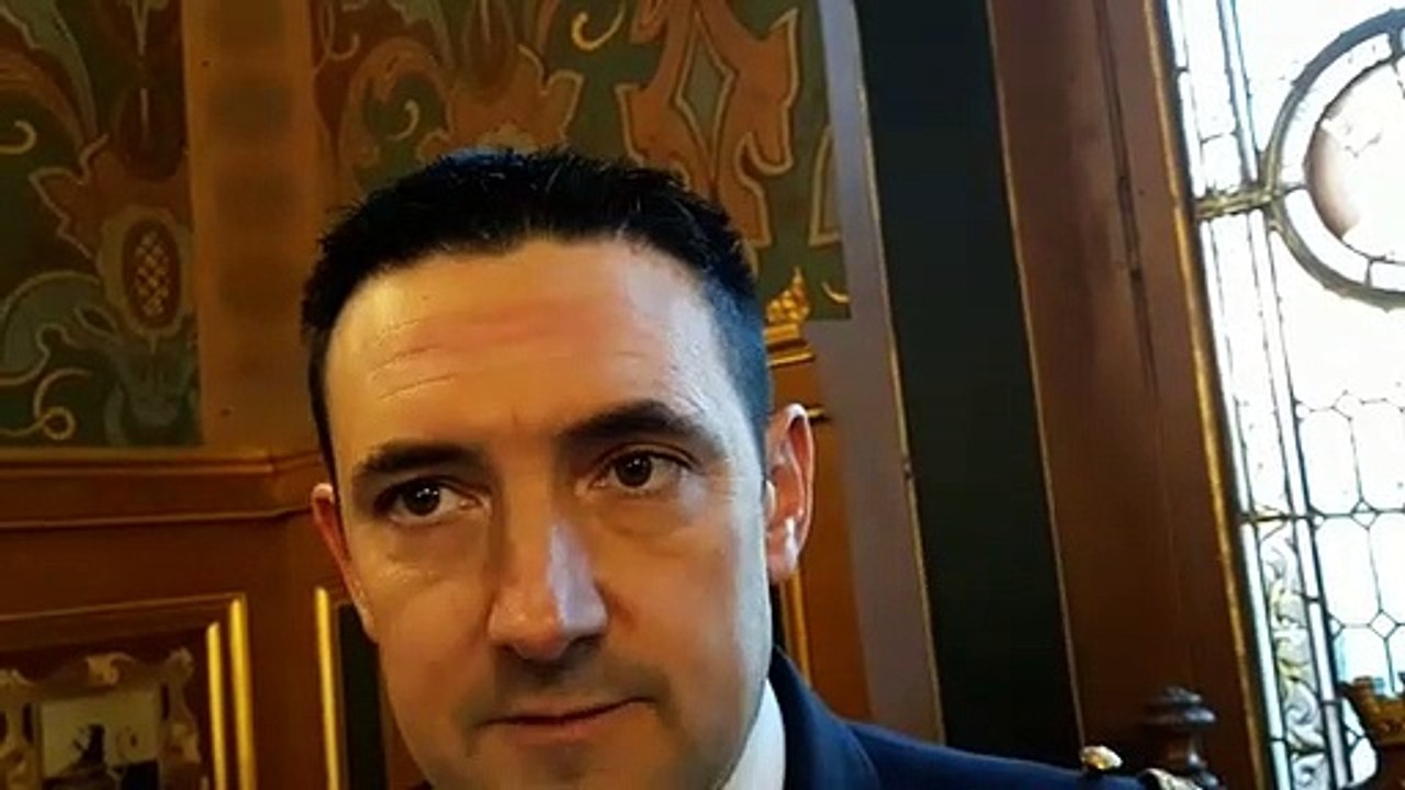 Le colonel Stanislas Michel, commandant de la base aérienne de - Vidéo ...