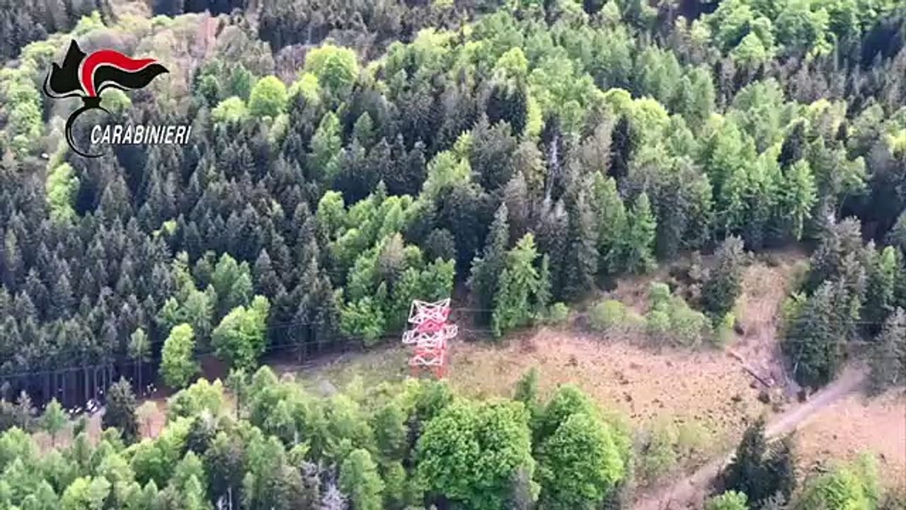 Funivia caduta sul Mottarone, video da elicottero carabinieri - video ...