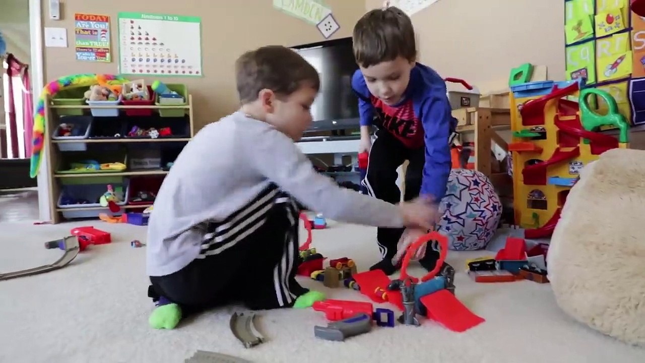 Nerf War : Stranger Things (Twin Toys) - video Dailymotion