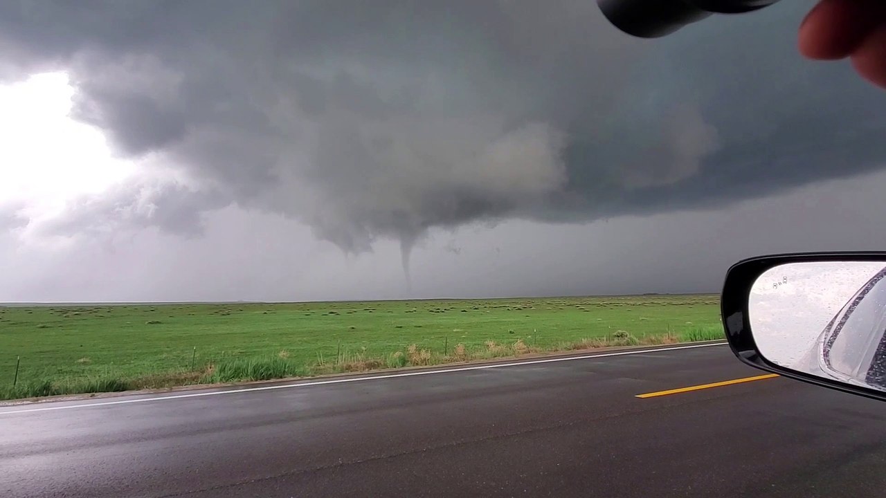 Stove Pipe Tornado Touching Down in Colorado - video Dailymotion