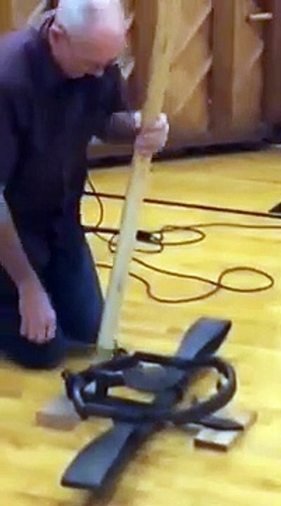 man punches bear trap Funny Video - Dailymotion Video