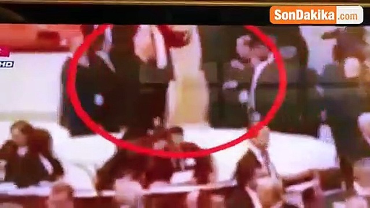 Meclis'te tekmeli, yumruklu kavga! AKP'li vekiller, CHP'li vekillere saldırdı - Dailymotion Video