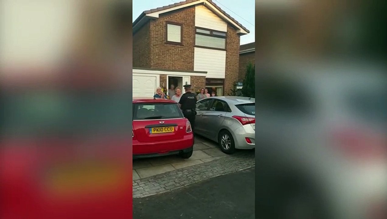 Applause in memory of retired Police Officer PC 6093 William Peter ...