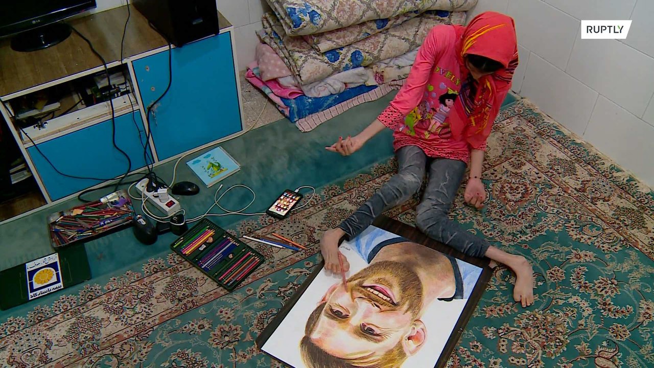 Toe-riffic Iranian artist creates portraits with her feet in Sefidshahr ...